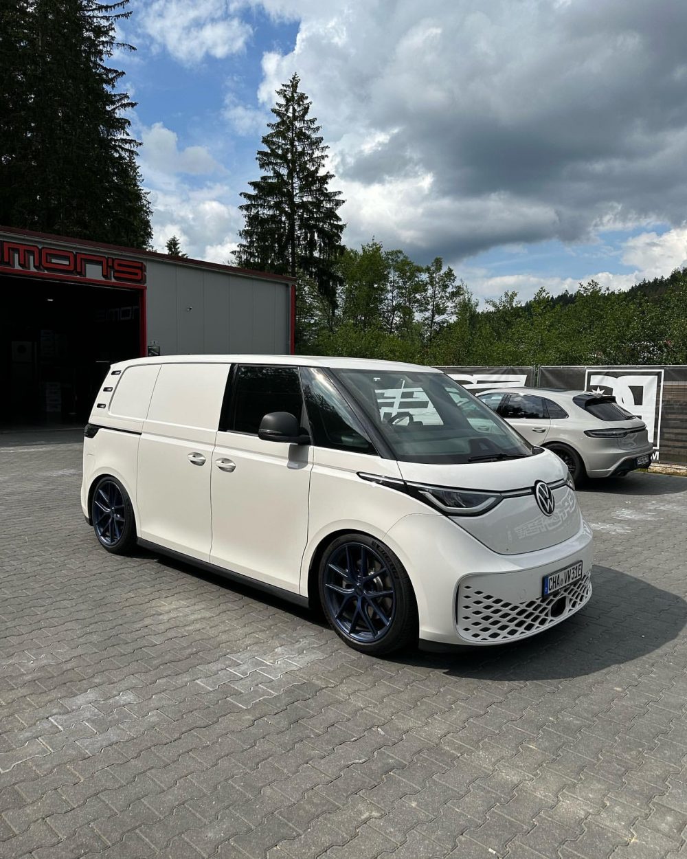 Gepfeffert VW ID.Buzz Cargo KW V3 Coilover 45-100mm - Still Static ...
